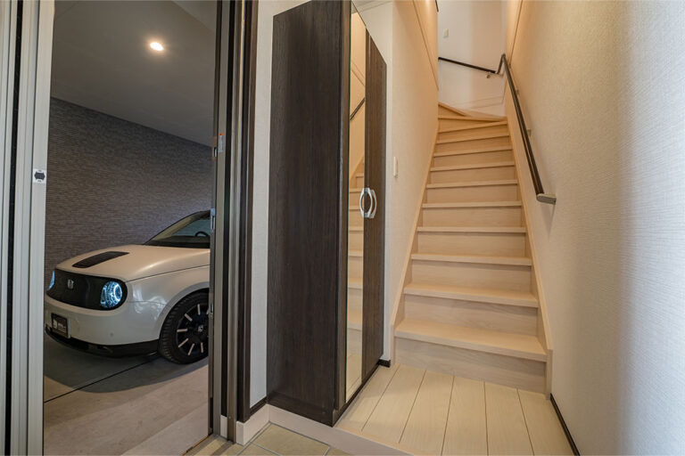 奥行6.1mガレージ+1LDK｜草加駅 徒歩10分の賃貸ガレージハウス