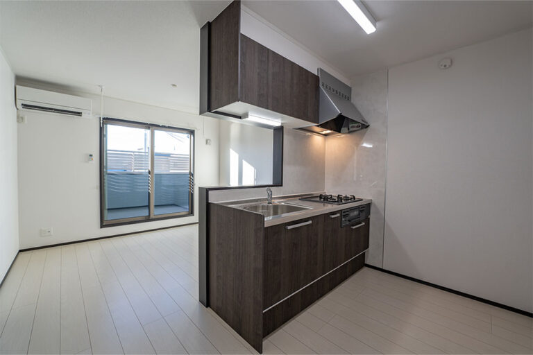 奥行6.1mガレージ+1LDK｜草加駅 徒歩10分の賃貸ガレージハウス