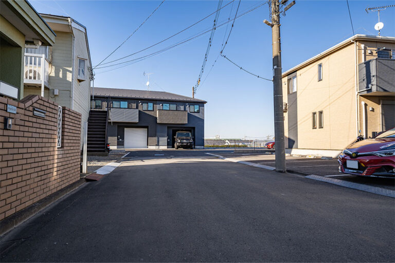 奥行6.5mのゆったり車室＆1LDK｜埼玉県所沢市の賃貸ガレージハウス