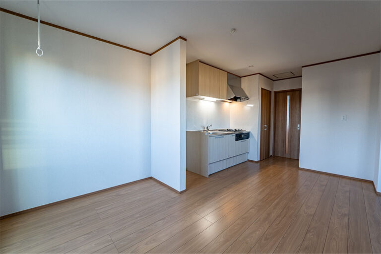 奥行6.5mのゆったり車室＆1LDK｜埼玉県所沢市の賃貸ガレージハウス