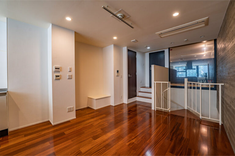 2つの地下室を持つ2SLDKガレージ付きマンション｜渋谷区恵比寿