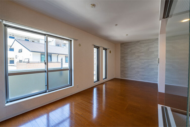 バイクや趣味道具も詰め込めるRC造ガレージハウス｜静岡市葵区