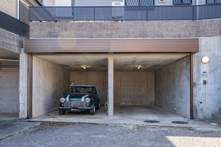 開口幅5.7mの並列2台ガレージ+4SLDK｜鎌ケ谷駅 徒歩5分