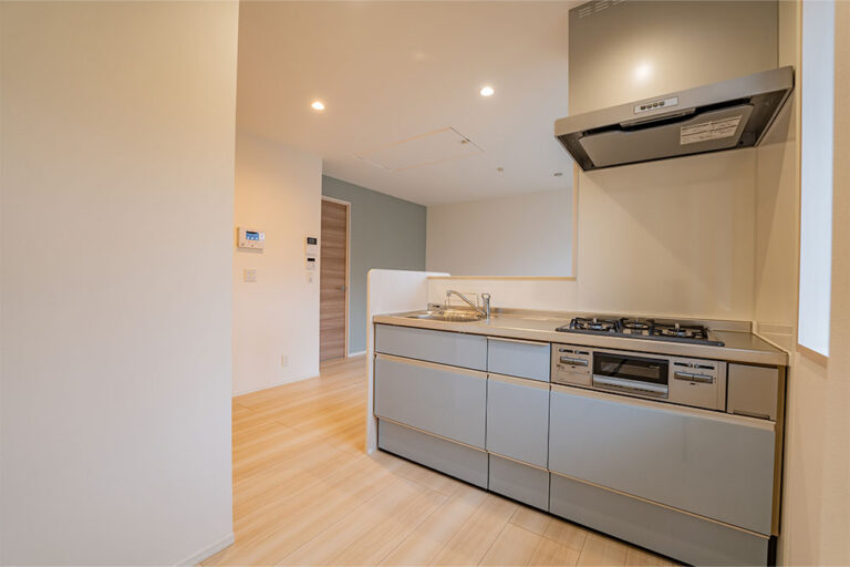 専有面積82㎡、二人暮らしも快適な1LDK+ガレージ｜大泉IC 1.8km