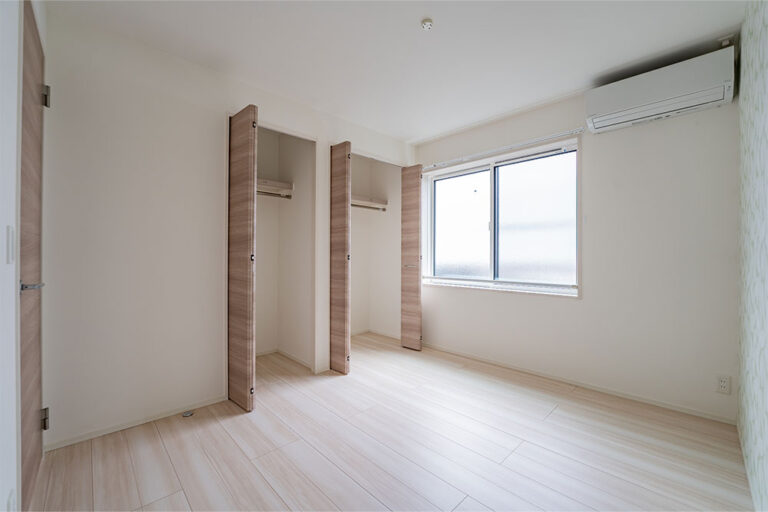 専有面積82㎡、二人暮らしも快適な1LDK+ガレージ｜大泉IC 1.8km