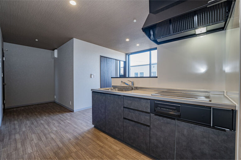 並列2台ガレージ＆二人暮らしにも適した1LDK｜鹿沼IC 1.4km