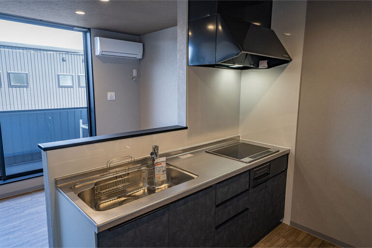 並列2台ガレージ＆二人暮らしにも適した1LDK｜鹿沼IC 1.4km