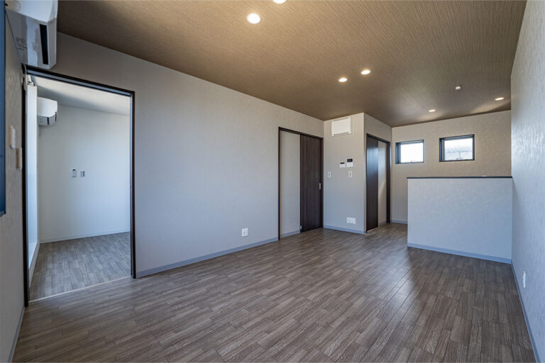 並列2台ガレージ＆二人暮らしにも適した1LDK｜鹿沼IC 1.4km