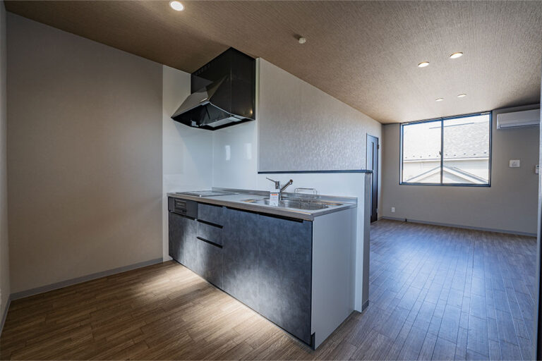 並列2台ガレージ＆二人暮らしにも適した1LDK｜鹿沼IC 1.4km