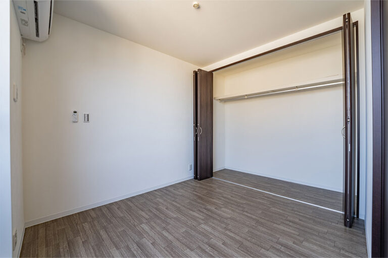 並列2台ガレージ＆二人暮らしにも適した1LDK｜鹿沼IC 1.4km